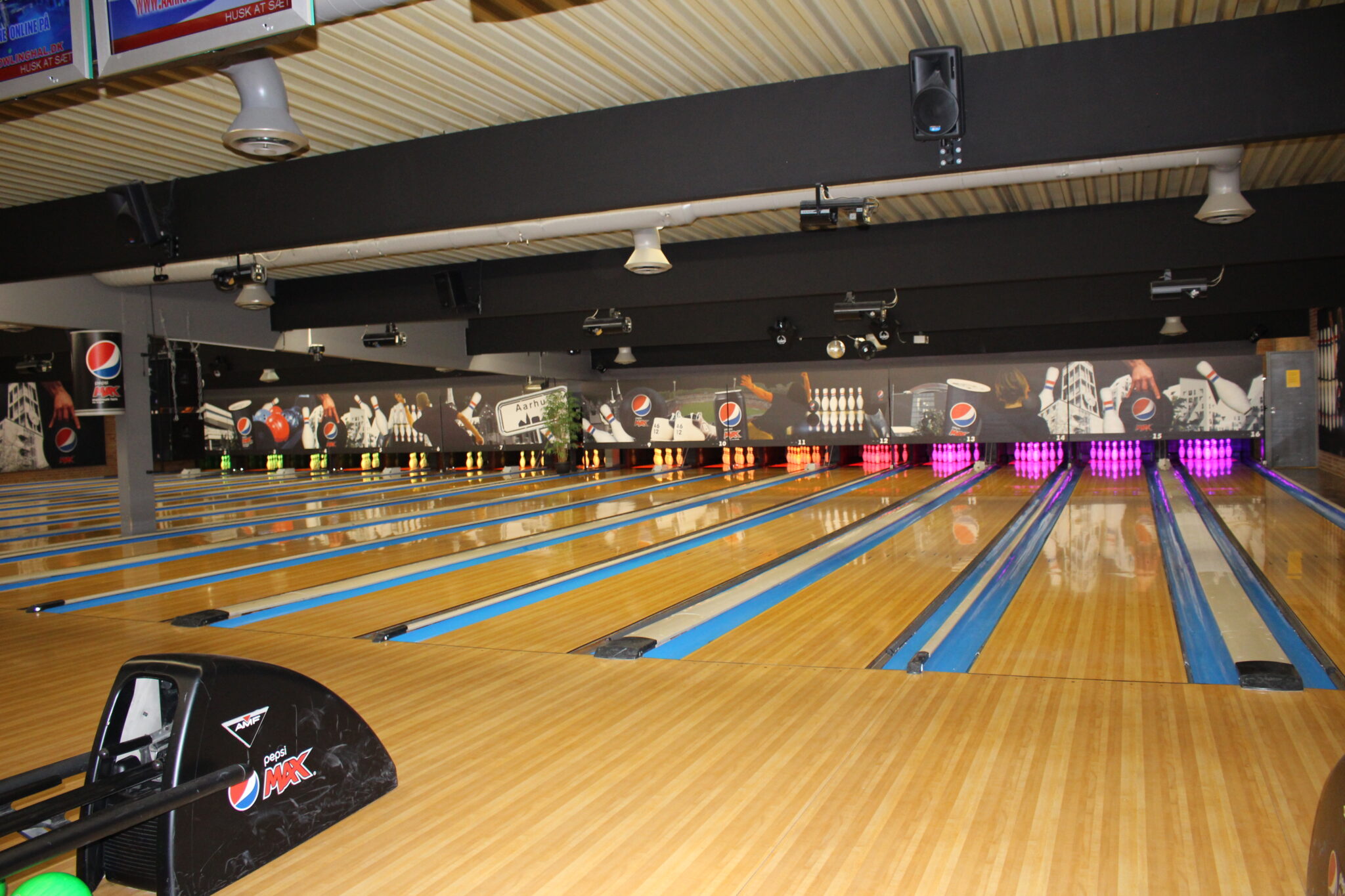 Velkommen i midtbyens bowlinghal - Aarhus Bowlinghal
